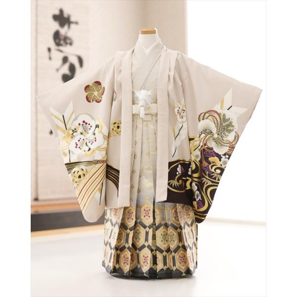 【品　番】d5655-2 「しゃれっこ」ブランド くすみベージュに吉祥流水古典柄 /5歳男の子着物レンタル【サイズ】身長…108cm〜120cm位【素　材】表地：高級ポリエステル/裏地：ポリエステル【レンタル内容】  羽織、着物、長襦袢、袴...