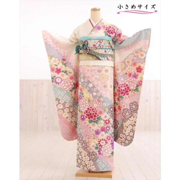 小さいサイズ 振袖 レンタル 成人式 fb1393 結婚式 結納 食事会 卒業式 フルセット 振り袖レンタル 前撮り 着物レンタル 古典 レトロ 春の成人式 往復送料無料 白地に絢爛慶び流水華【サイズ】小さめSサイズ対応身長…147cm〜1...