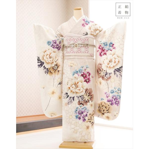 身長低め 150cm前後対応 小さめ Sサイズ 振袖レンタル fb1527 ライトベージュ麗華吉祥花【サイズ】対応身長…147cm〜157cm位洋服サイズ…13号まで【Sサイズ着物について】通常サイズより「着物丈」と「肩裄」のみが短い着物と...