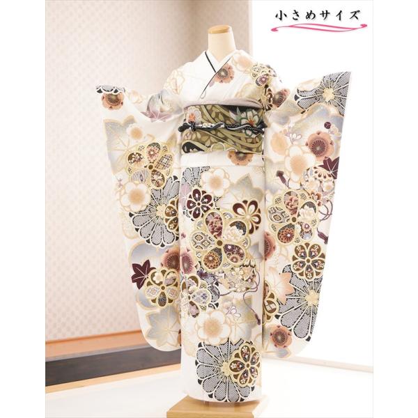 身長低め 150cm前後対応 Sサイズ 振袖レンタル fb1535「Close Fit」ブランド  白地に慶び絢爛吉祥華【サイズ】対応身長…147cm〜157cm位洋服サイズ…13号まで【Sサイズ着物について】通常サイズより「着物丈」と「肩...
