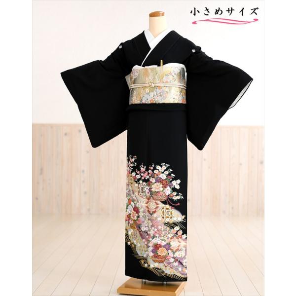 留袖レンタル 小さめ Sサイズ 150cm前後 黒留袖 ts274s 留め袖 着物レンタル 結婚式 正絹 貸衣装 母親 姉 チャペル 豪華 人気 往復送料無料 京友禅 華燭流水と絢爛彩花の競演【サイズ】身長…145cm〜155cm位洋服サイ...
