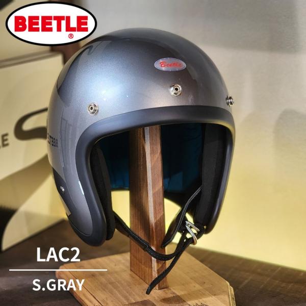 ※装飾品となりますので公道でのご使用はお控えください。BEETLE L.A.CBEETLE L.A.Cは、ビーニーやキャップの上から被るSoCalバイカースタイルに特化したチョッパーヘルメットです。流線型の小ぶりなシェルに、BEETLE L...