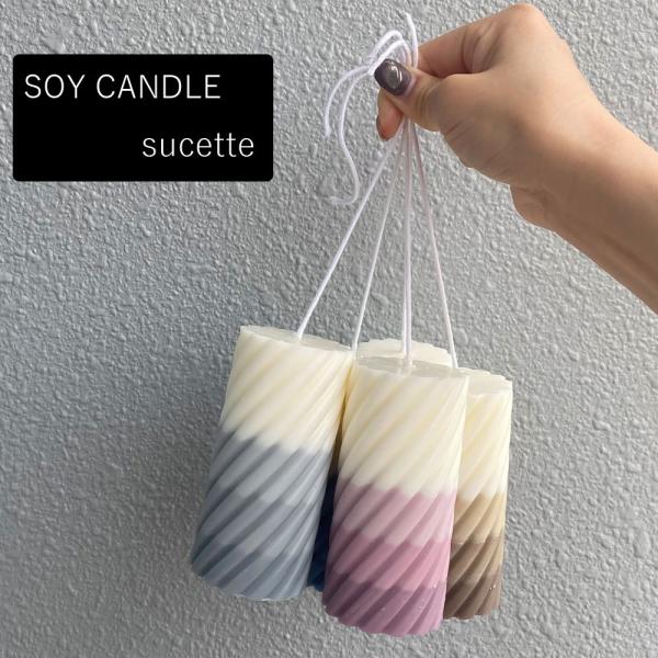 ４層のバイカラーがおしゃれなロリポップ調のソイキャンドル環境と人にやさしい大豆由来のソイワックスで作られています。全てクリエイターによるハンドメイド作品のため、発色に多少差が出る場合がございます。それぞれの個体差をお楽しみください。ご使用の...