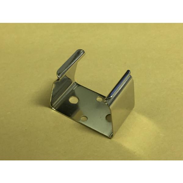 シンプルなプレス式の9Vバッテリーホルダーです。※取り付け用ビスは付属しません。メール便にて発送致します。