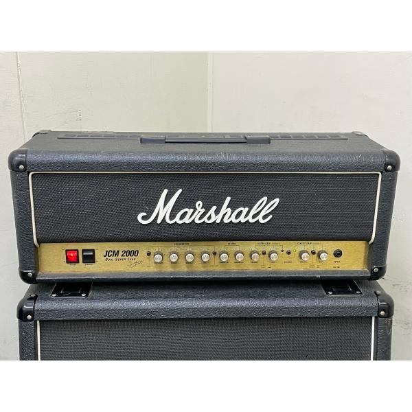 MARSHALL の JCM2000 シリーズ DSL100 です。100出力でシンプルな操作性が人気です。 MARSHALL の定番化した人気モデルです。2002年製、外観は錆が出ていたりしていますが、比較的新しいほうのモデルです。パワー...