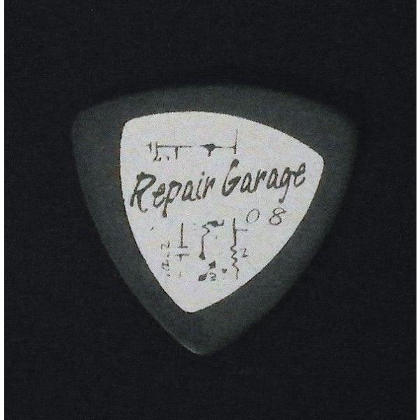 ギターとの距離が縮まる、小さいオニギリピック。サンドグリップをつけることで使いやすく改良しました。ピッキングニュアンスを出したりハーモニクスも使いやすいピックです。販売価格はピック１枚の値段です。