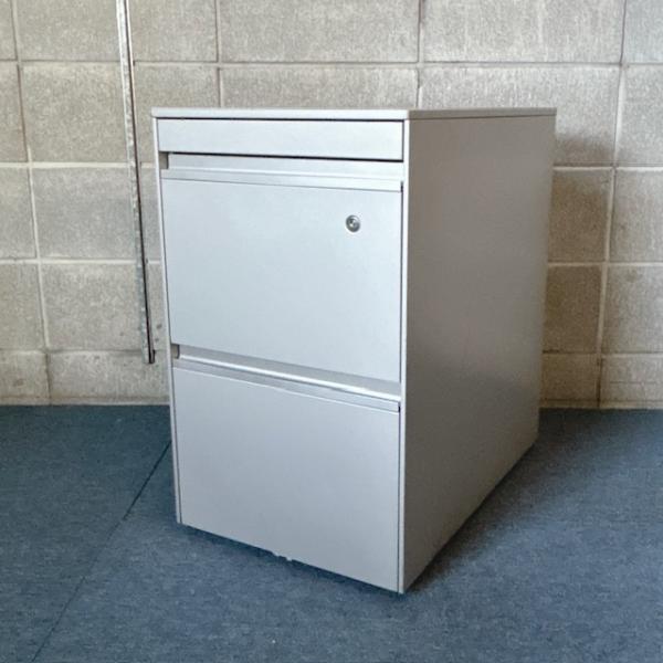 ◆商品仕様年式 不明サイズ W400×D593×H645(mm)注意事項 中古品のため細かい汚れや傷があります。詳細備考 特に無し◆商品の状態・程度C ：中古品使用感があります。スリキズや小キズ、汚れ、ヤケなどがあります。商品スペックは当社...