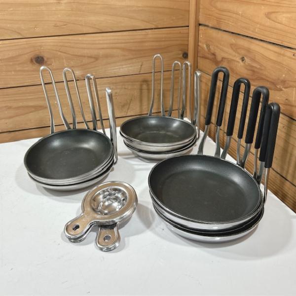 ◆商品仕様メーカー 不明サイズ ・φ175×H30 (持ち手込 190) (×4)・φ165×H30 (持ち手込 H180) (×8)入数 片手鍋 12点/エッグセパレーター 10点注意事項 中古品のため細かい傷や汚れがあります。備考 特に...