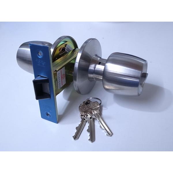 ゴール社Gロックシリンダー付室内錠P-G-5Qです。 バックセット64ミリ、戸厚33ミリ〜43ミリに対応。   外側はシリンダー、内側はサムターンでコカギは3本ついております。     フロントプレートサイズはタテ100ミリ ヨコ25ミリ、...