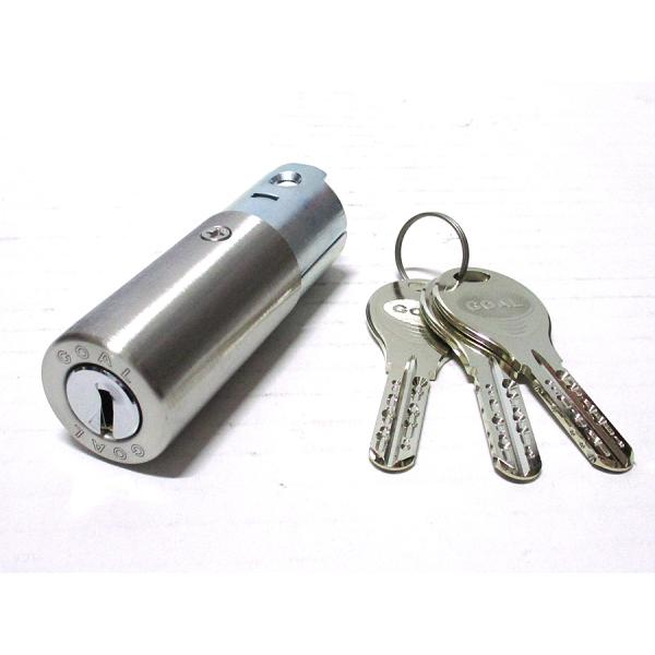ミワロックHP40(77HP)の取替用として、ゴール社から発売されているディンプルキータイプの取替用シリンダーです。色はシルバー色で、子鍵は3本ついています。扉厚33ミリ〜36ミリに対応しております。取替えの元となるHP40(77HP)につ...