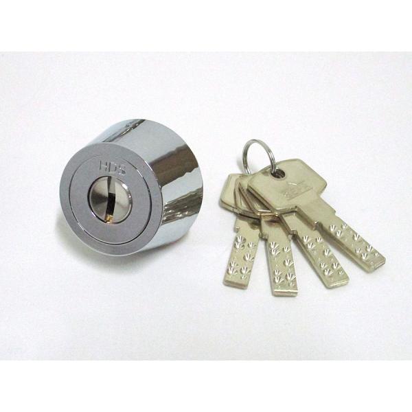 ミワロックSWLSPの取替用として、ヒナカ社から発売されているディンプルキータイプの取替用シリンダーです。色はクローム色で、子鍵は4本ついています。