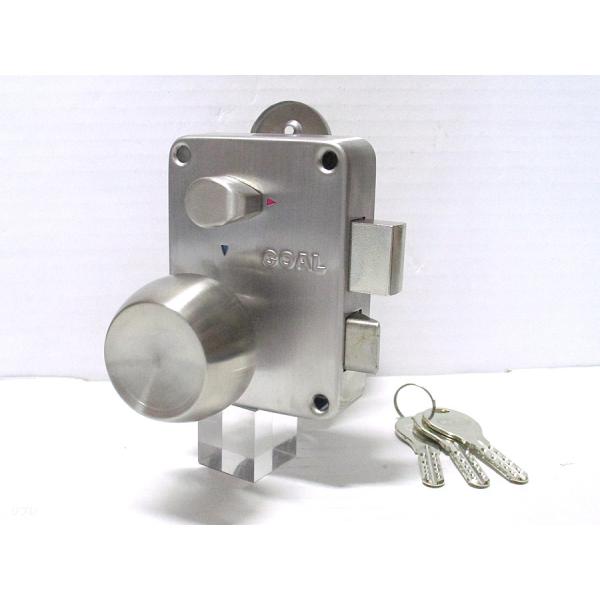 V-18ディンプルシリンダーを装着したゴール社4350タイプの取替用本体セットです。この商品は、内開ドア用で、ドアの内側から見て、蝶番が左、鍵が右についている勝手に対応するものです。子鍵は3本ついています。