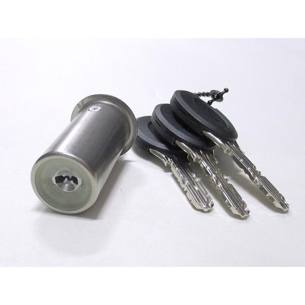 ミワロック最新のPRシリンダーを装着した75PM(PMK)用の取替用シリンダーです。色はシルバー色(ステン色)で、子鍵は3本ついています。取替えの元となる75PMにつきましては、U9PMK取替用本体セットのページをご覧になって下さい。元々の...