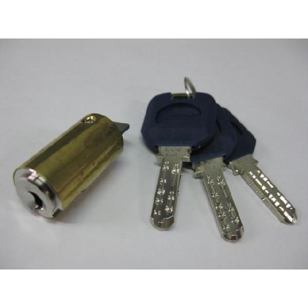 日本カバ社のカバエース各種シリンダーの取替用コアシリンダーです。子鍵は3本ついています。