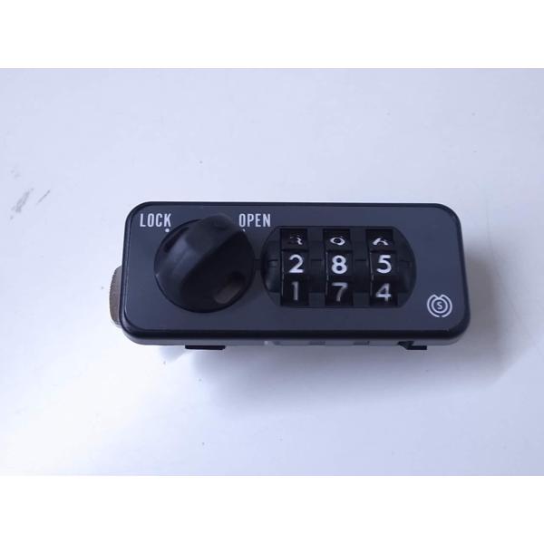 マンテンフリーセットダイヤル錠です。 正面サイズタテ37ミリ×ヨコ83ミリです。      当初番号は設定されております。