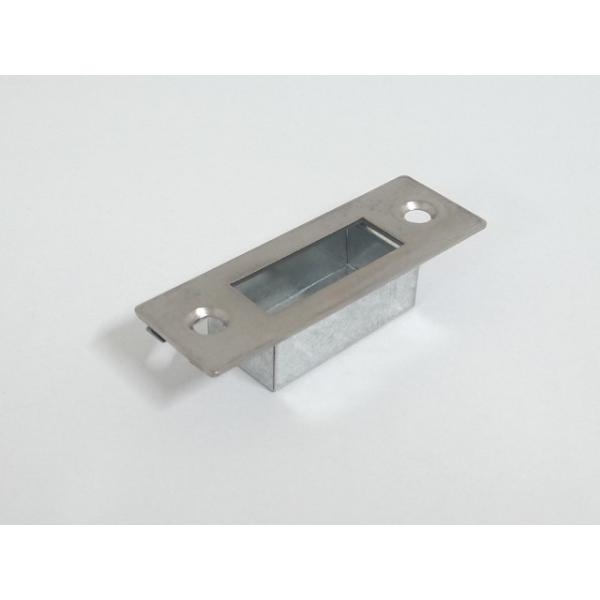 ゴール社1502本締錠用ストライク部のみシルバー色です。