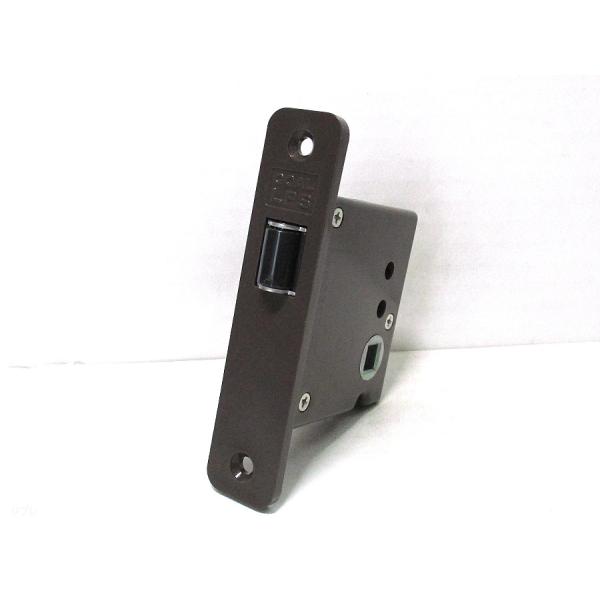 ゴール社のレバーハンドルLPSタイプの戸の中に仕込まれるケースのみの販売です。ハンドル、シリンダー、サムターンなどはついておりません。フロント記号LPS、フロントサイズ112ミリ×25ミリ、ビスピッチ92ミリです。バックセットは50ミリにな...