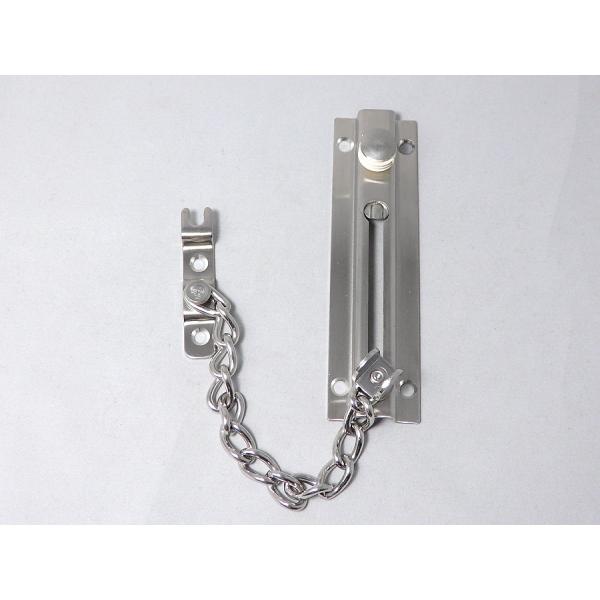 ステンレス製のドアチェーン(用心鎖)です。本体寸法34ミリ×126ミリ、本体のビスピッチ25ミリ×102ミリ、受座の寸法12ミリ×58ミリ、受座のビスピッチ28ミリです。
