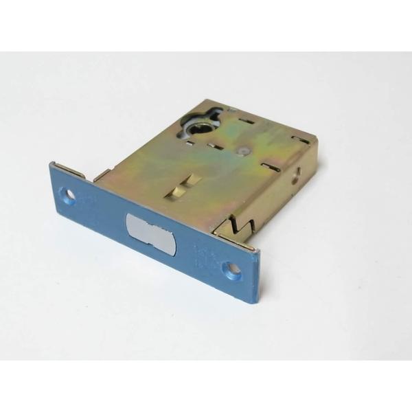 ゴール社GGT錠の本体ケースのみバックセット(扉の端から鍵の中心までの平行直線距離)64ミリ用です。フロントのステンレスのプレートのサイズ タテ100ミリ×ヨコ25ミリ、奥行き85ミリです。フロント刻印は「GG」となっておりますが、純正のG...