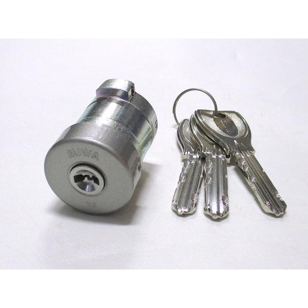 PRシリンダーを装着したミワロックプッシュプルハンドルPGシリーズ用の取替用シリンダー塗装シルバー色です。子鍵合計3本付。シリンダー長さは36ミリですのでご注文前にご確認下さい。
