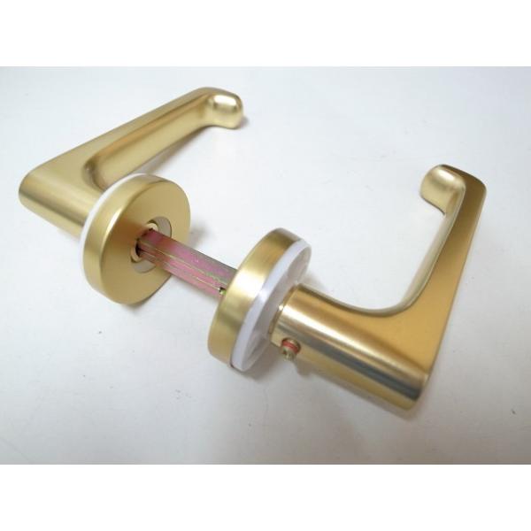 ゴール社製TUタイプレバーハンドルのみゴールド色です。左右勝手兼用です。扉の厚みは33〜43ミリのものに対応しております。