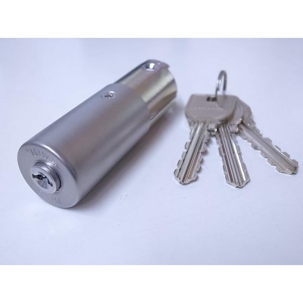 ミワロックHP40(77HP)のリバーシブル差込タイプの取替用シリンダーです。色はシルバー色で、子鍵は3本ついています。 取替えの元となるHP40(77HP)につきましては、U9HP40(77HP)取替用本体セットのページをご覧になって下さい。