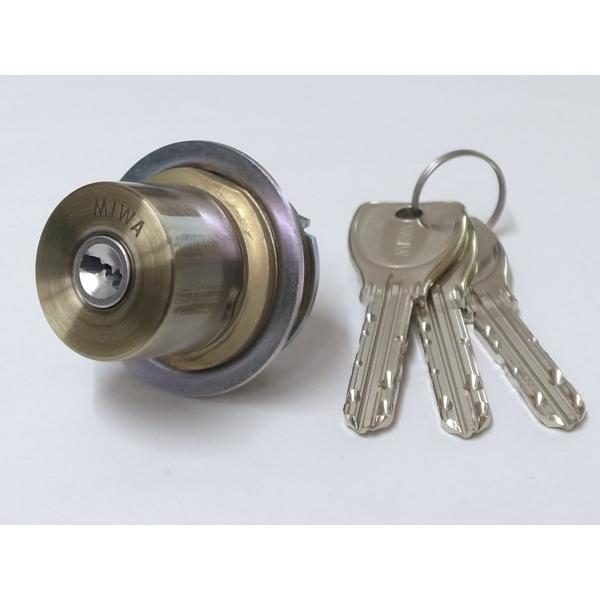 ミワロック最新のPRシリンダーを装着したTE0用の取替用シリンダーです。色はSA色(真鍮ブロンズ色)で、子鍵は3本ついています。