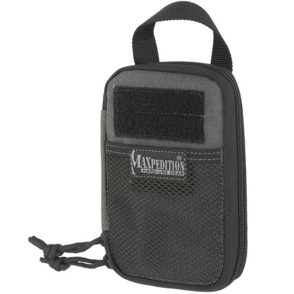 ●バックパックなどに取り付けできるユーティリティポーチ●MAXPEDITION(マックスペディション)のMini Pocket Organizer(ミニ ポケット オーガナイザー)です。背面にMOLLEウェビングを配置し、別売りのTacTi...