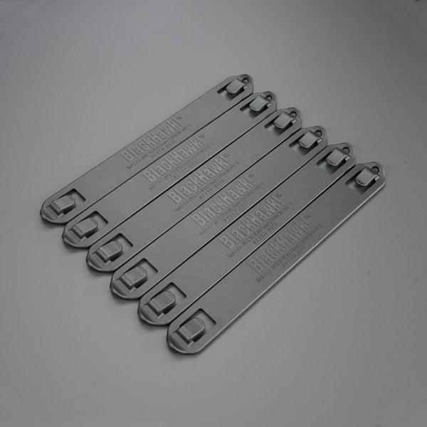 ●「BLACKHAWK 実物 Gen IV Speed Clip スピードクリップ 6本」●スピードクリップは強度弾性率が高いカーボンファイバーを使用、柔らかく一枚の板になっており互いを滑り込ませるモジュラー装備も簡単に取付可。●スピードク...