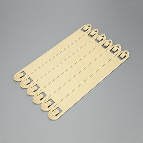 ●「BLACKHAWK 実物 Gen IV Speed Clip スピードクリップ 6本」●スピードクリップは強度弾性率が高いカーボンファイバーを使用、柔らかく一枚の板になっており互いを滑り込ませるモジュラー装備も簡単に取付可。●スピードク...