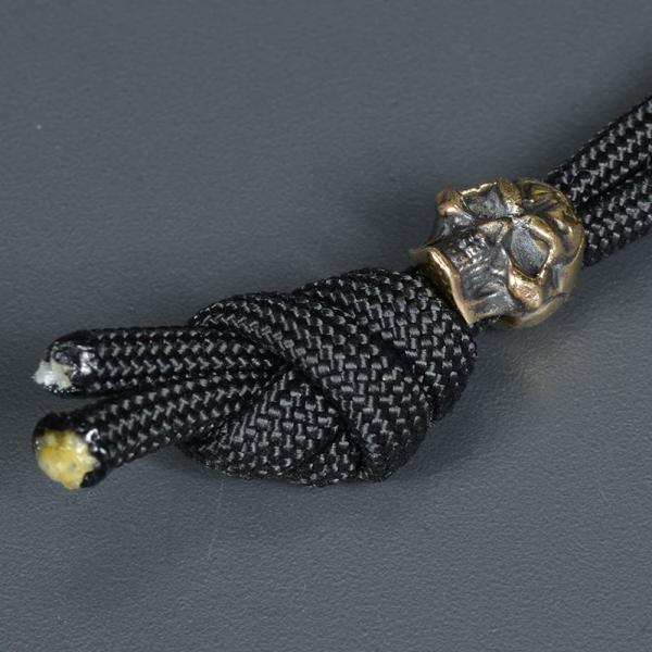 ●強烈なアクセントにあるスカルビーズ●特徴的なデザインのオリジナルナイフを幅広く手掛けるナイフブランド「BASTINELLI KNIVES」のナイフアクセサリー。●ビーズの詳細 サイズ(高さ×幅×縦):約11×9×10mm、ランヤードホール...