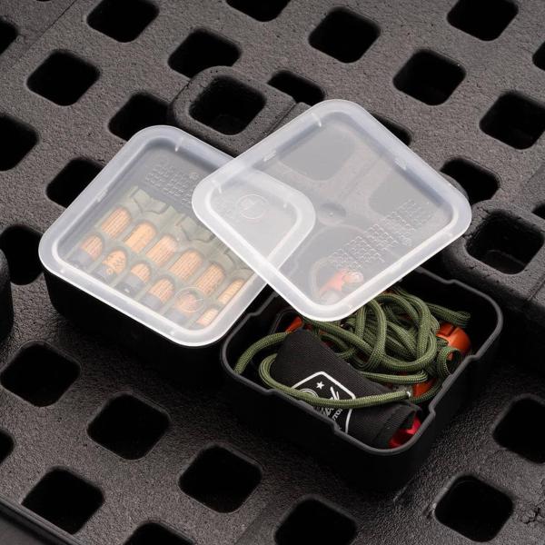 ●DAKA グリッドオーガナイザーに対応した小物ケーズ●革新的かつ優れた機能性を備えたガンパーツをリーズナブルな価格で展開する米国ガンパーツメーカー「MAGPUL」。●小物ケースの詳細 外寸サイズ:約9.5×9.5×4.5cm、内寸サイズ:...