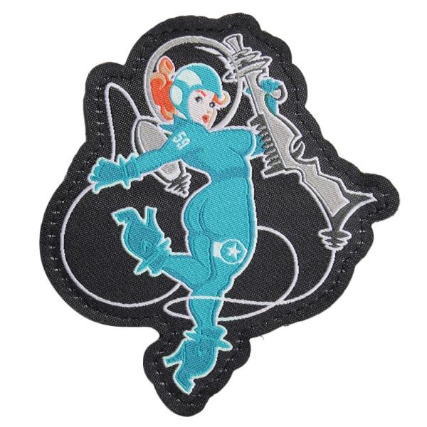 ●スペースガールを描いたチャーミングなワッペン●こちらはアメリカのタクティカルメーカー「BAWIDAMANN SHENANIGANS」によるデザイン。宇宙服を着た女兵士のイラストが描かれており、鮮やかなブルーの色合いが目を引きます。裏側はベ...