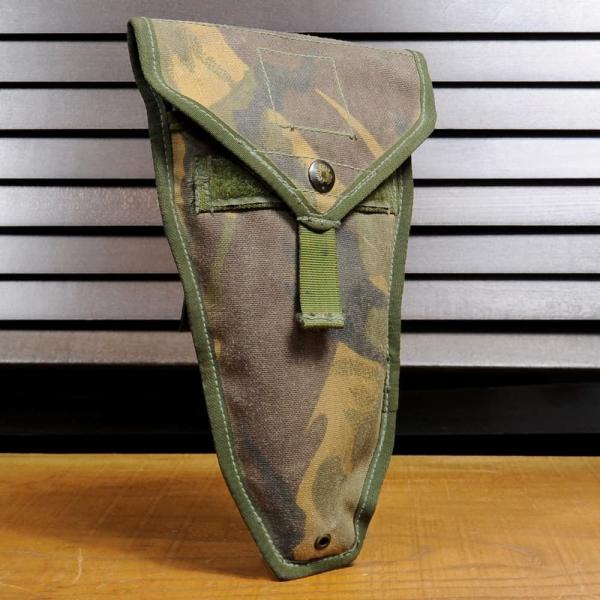 ●有刺鉄線による防壁を突破するためのツールを収納するポーチ●有刺鉄線を切断する際に用いる、折りたたみ式ワイヤーカッターを収納するポーチ。同軍で使用されていた個人携行装備「PLCE」を構成する収納装備の一つ。迷彩柄は「DPM迷彩」を使用。19...