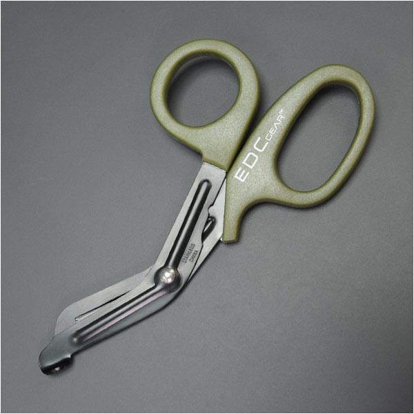 ●身体を気づ付けることなく衣服などを切断できる、救急用はさみ●救急救命士が扱うはさみ。くの字にハサミがなっており、はさみの先端に刃がなく丸くなっており、患者を傷つけることなく衣服などを安全、効率的に切断できます。●救急用はさみの詳細 サイズ...