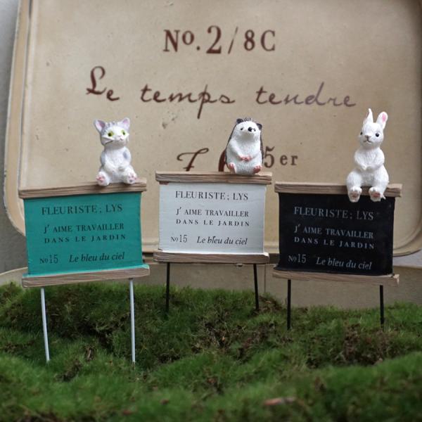 フローリストピックは、庭や鉢植えに可愛らしいアクセントを加えるオーナメントです。猫やハリネズミ、うさぎの動物たちがデザインされており、自然と調和する魅力的な雑貨です。庭や寄せ植えの装飾にぴったりで、見るたびに心が和むデザインが特徴です。オブ...