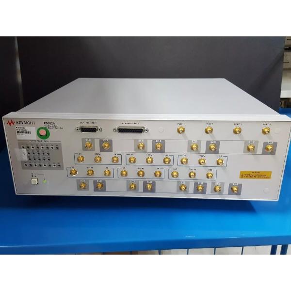 Keysight E5092A マルチポートテストセット 周波数：50 MHz〜20 GHzOpt. 020：フルクロスバー/10ポート、最大/22ポート● 商品状態「中古」 正常品● 付属品写真参照