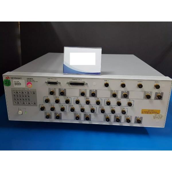 Keysight E5092A マルチポートテストセット 周波数：50 MHz〜20 GHzOpt. 020：フルクロスバー/10ポート、最大/22ポート● 商品状態「中古」 正常品● 付属品写真参照