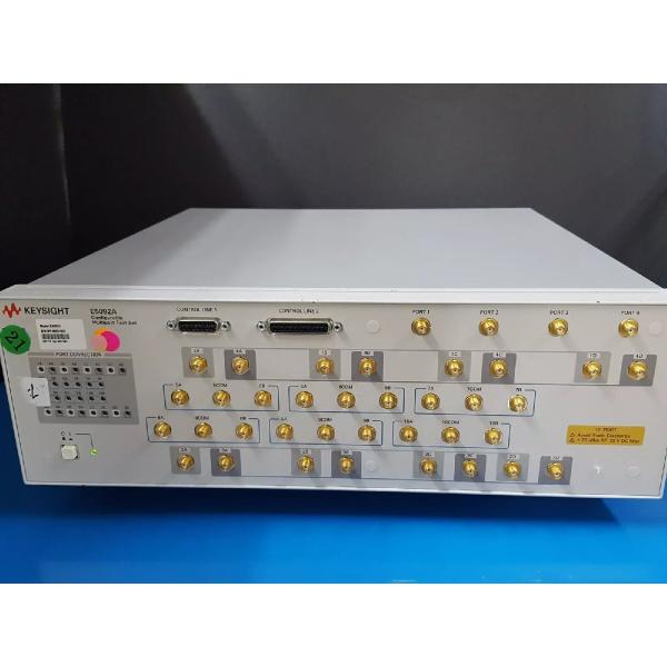 Keysight E5092A マルチポートテストセット 周波数：50 MHz〜20 GHzOpt. 020：フルクロスバー/10ポート、最大/22ポート● 商品状態「中古」 正常品● 付属品写真参照