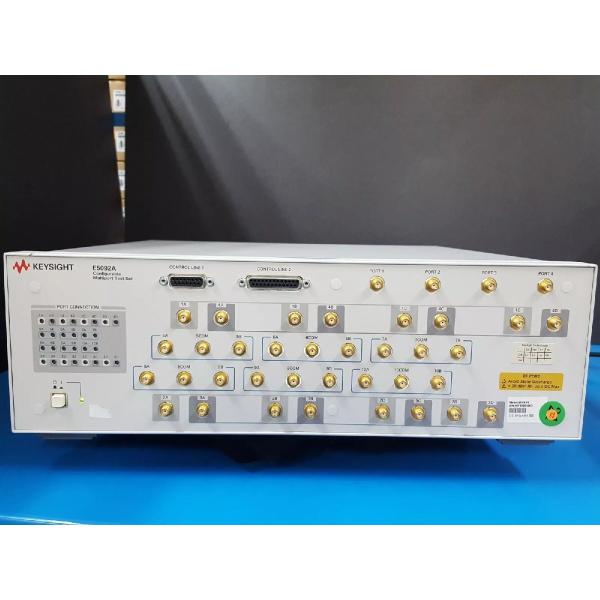 Keysight E5092A マルチポートテストセット 周波数：50 MHz〜20 GHzOpt. 020：フルクロスバー/10ポート、最大/22ポート● 商品状態「中古」 正常品● 付属品写真参照