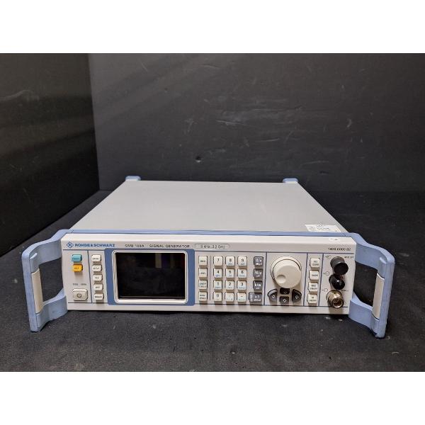 R&amp;S SMB100A RF/マイクロ波信号発生器 9kHz〜3.2GHz Opt. B103, K22, K23 ● 商品状態「中古」 正常品 ● 付属品 電源コード