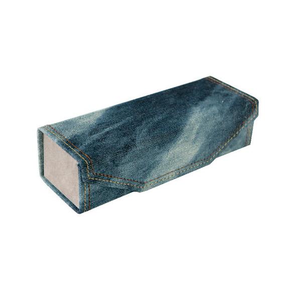 いつも持ち歩きたくなる、デニム生地のメガネケースDENIM GLASSES CASE DARK BLUEデニムグラスケース品番: A325-118DBLカラー: DARK BLUEサイズ : H.43mm W.163mm D.60mm材質 ...