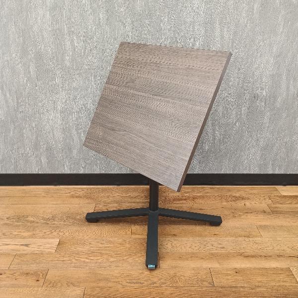 【メーカー】コクヨ / KOKUYO【カラー】ブラウン※色名はメーカー公式色名称と異なる場合がございます。【当店管理番号】10001900【サイズ詳細】幅:約750mm / 奥行:約650mm / 高さ:約720mm【状態について】こちらの...