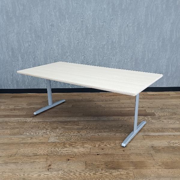 【メーカー】オカムラ / OKAMURA【シリーズ】8177【型番】8177ED-MG16【カラー】ベージュ※色名はメーカー公式色名称と異なる場合がございます。【当店管理番号】10001932【サイズ詳細】幅:約1800mm / 奥行:約9...