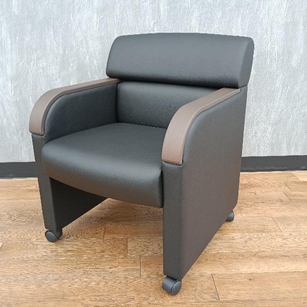 【メーカー】オカムラ / OKAMURA【型番】8395VA-P891【製造年】2024年製【カラー】ブラック※色名はメーカー公式色名称と異なる場合がございます。【当店管理番号】10001999【サイズ詳細】幅:約605mm / 奥行:約6...