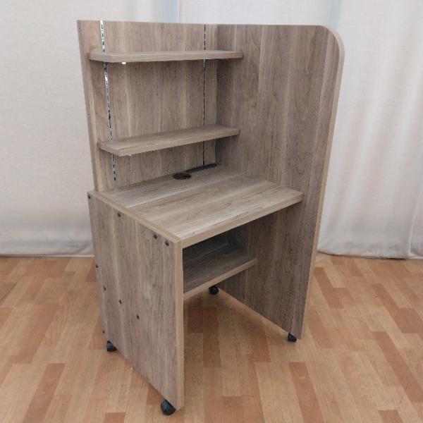 【シリーズ】おこもり個室デスク幅６５．５　【参考価格】59,000円（税抜）【カラー】オリジナルウォルナット※色名はメーカー公式色名称と異なる場合がございます。【組み立て状態】組み立て済み※お客様で別途組み立て作業の必要はございません【当店...