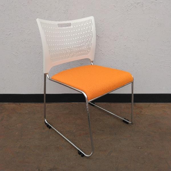 【メーカー】オカムラ / OKAMURA【シリーズ】レーテ【型番】81R2AZ-FFW7【参考価格】35,860円（税込）【製造年】2019年製【カラー】オレンジ座カラー:アプリコット 背カラー:ホワイト※色名はメーカー公式色名称と異なる場...