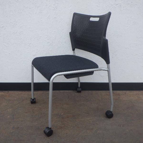 【メーカー】オカムラ / OKAMURA【シリーズ】レーテ【型番】81R2CY-F3Z1【参考価格】46,090円（税込）【製造年】2023年製【カラー】ブラック※色名はメーカー公式色名称と異なる場合がございます。【当店管理番号】25050...