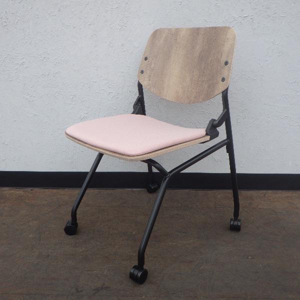 【メーカー】オカムラ / OKAMURA【シリーズ】ライブス【型番】81S9EB-FXW8【参考価格】108,020円（税込）【製造年】2024年製【カラー】ピンク背カラー:ソーンオーク 座カラー:ベールピンク※色名はメーカー公式色名称と異...