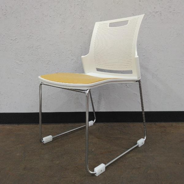 【メーカー】オカムラ / OKAMURA【シリーズ】スカラールフト【型番】9315WB-FXW7【参考価格】34,100円（税込）【製造年】2024年製【カラー】イエロー背カラー:ホワイト 座カラー:イエロー※色名はメーカー公式色名称と異な...